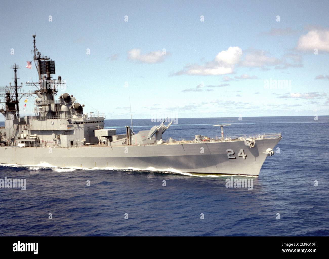 A starboard bow view of the guided missile cruiser USS REEVES (CG-24 ...