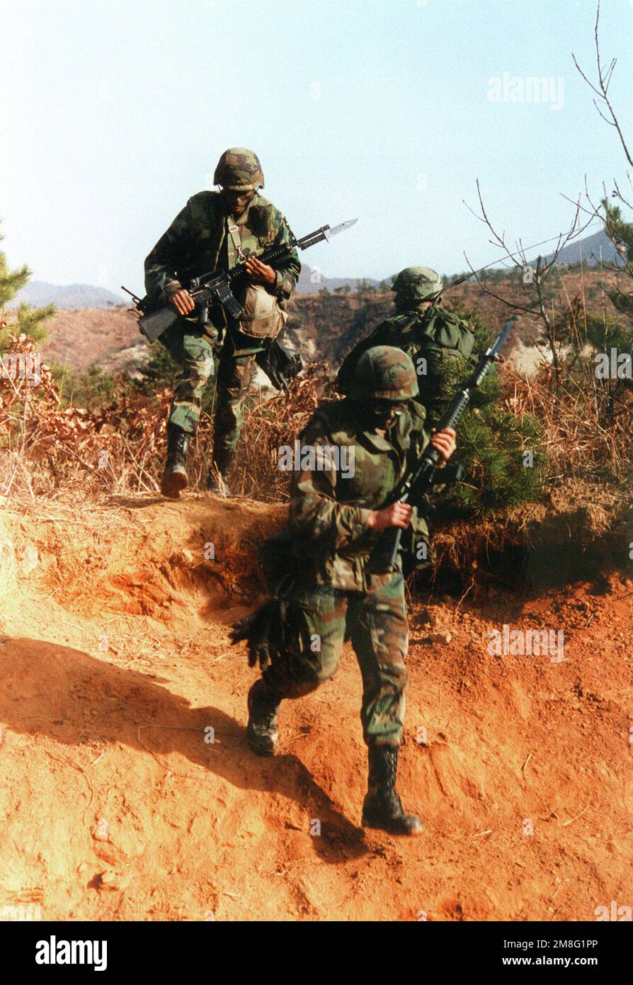 Members of the 1ST, 506th Infantry Battalion armed with M-16 rifles ...