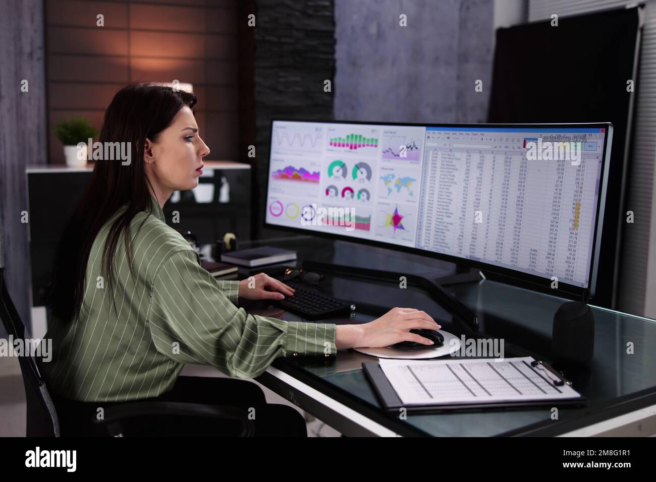 Women looking monitor hi-res stock photography and images - Alamy