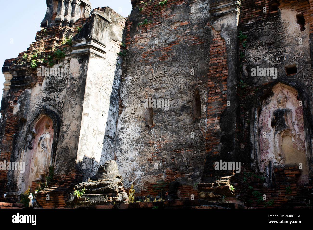 Ancient antique broken buddha statue and ruin damage old chedi stupa ...