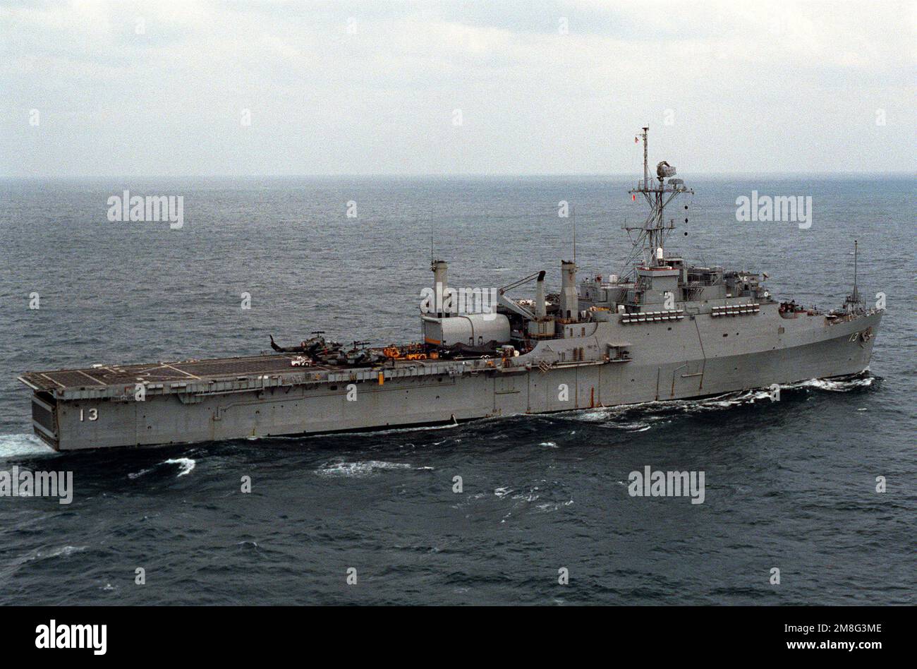 A starboard view of the amphibious transport dock USS NASHVILLE (LPD-13 ...