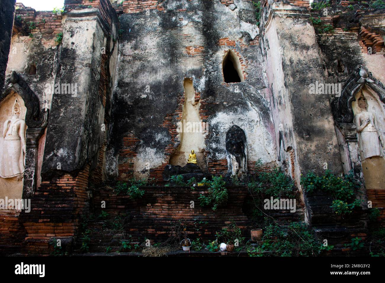 Ancient antique broken buddha statue and ruin damage old chedi stupa ...