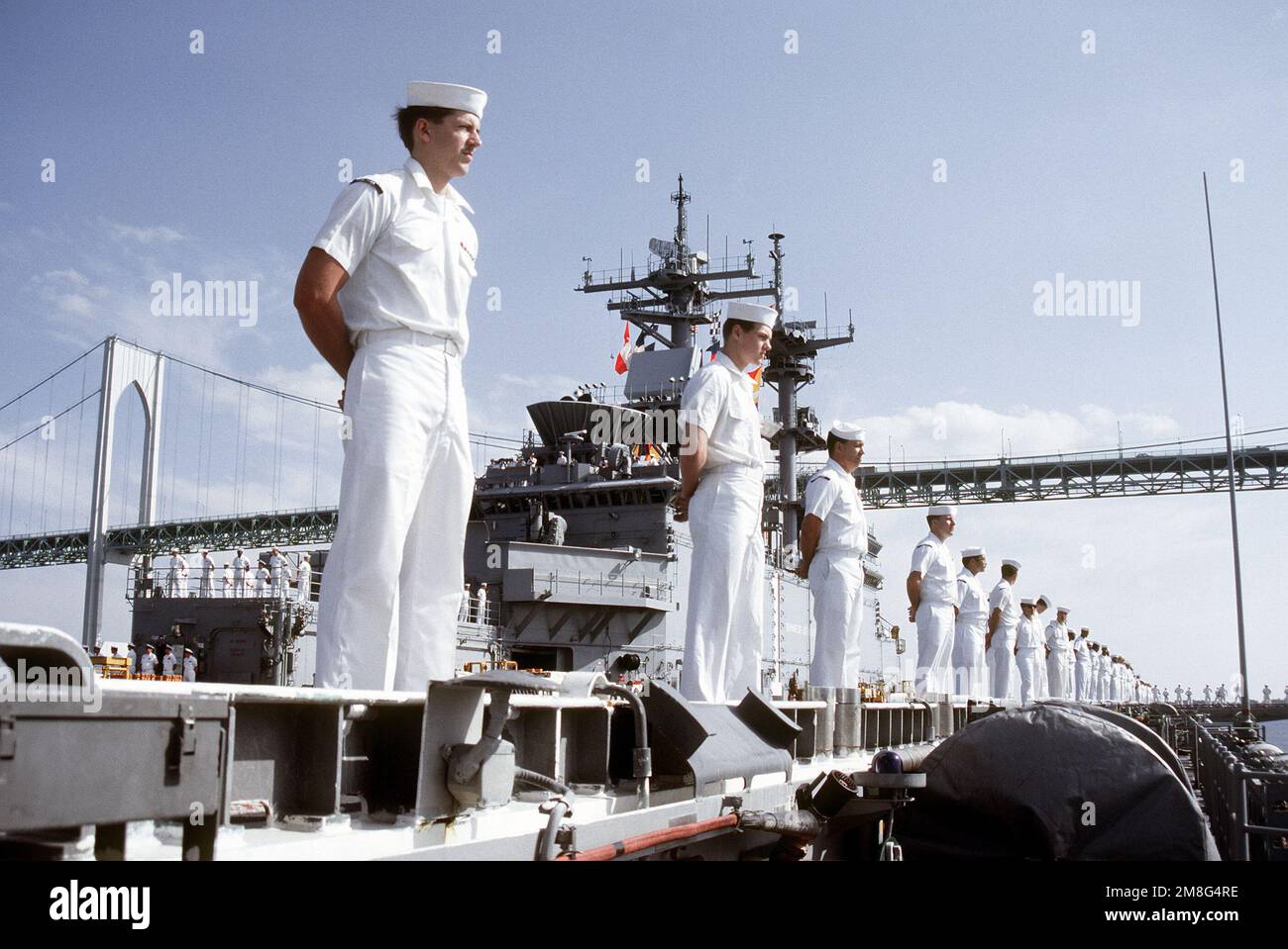 Crewmen man the rails as the amphibious assault ship USS WASP (LHD-1 ...