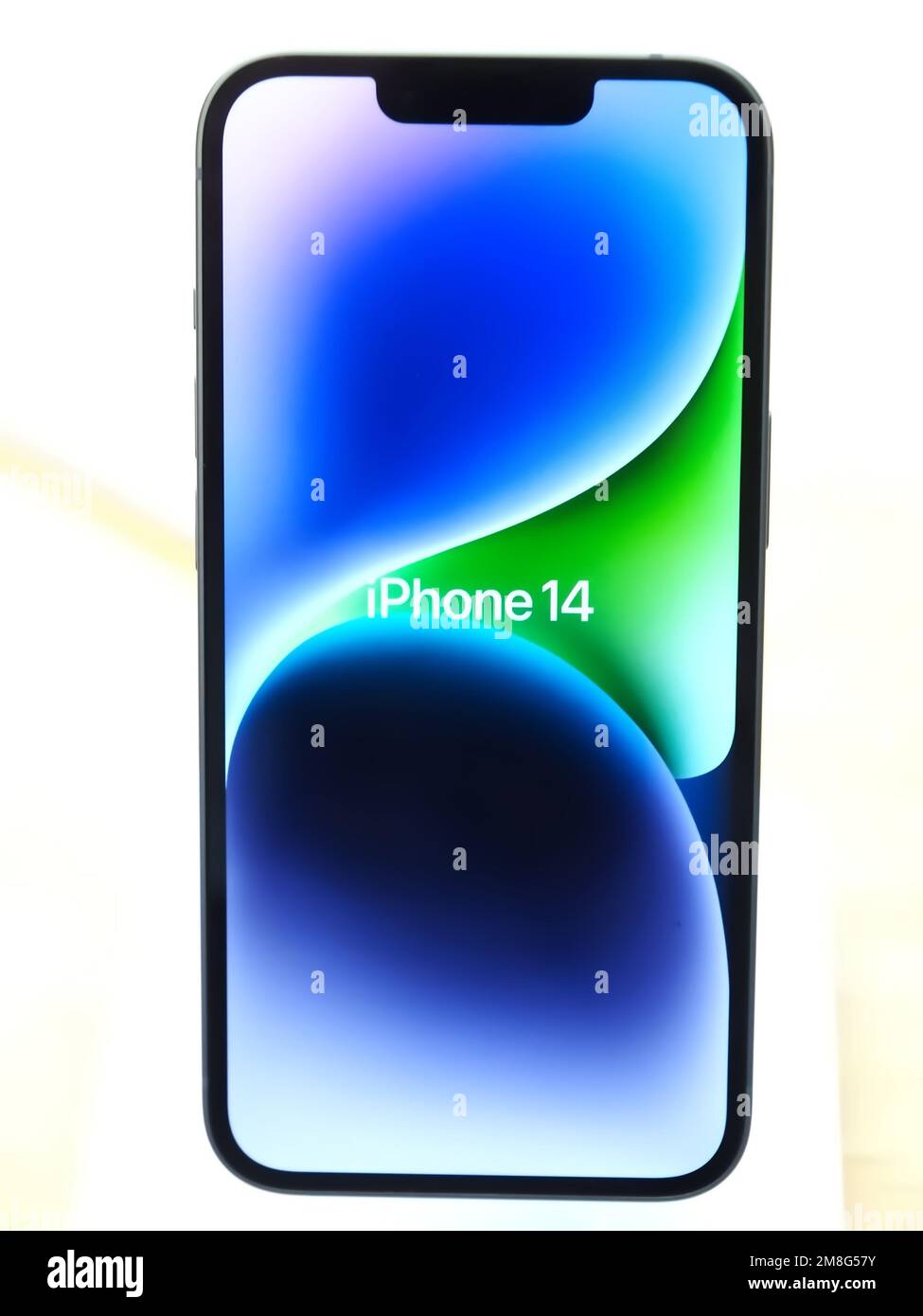 New Iphone 14 handy by apple Stock Photo - Alamy