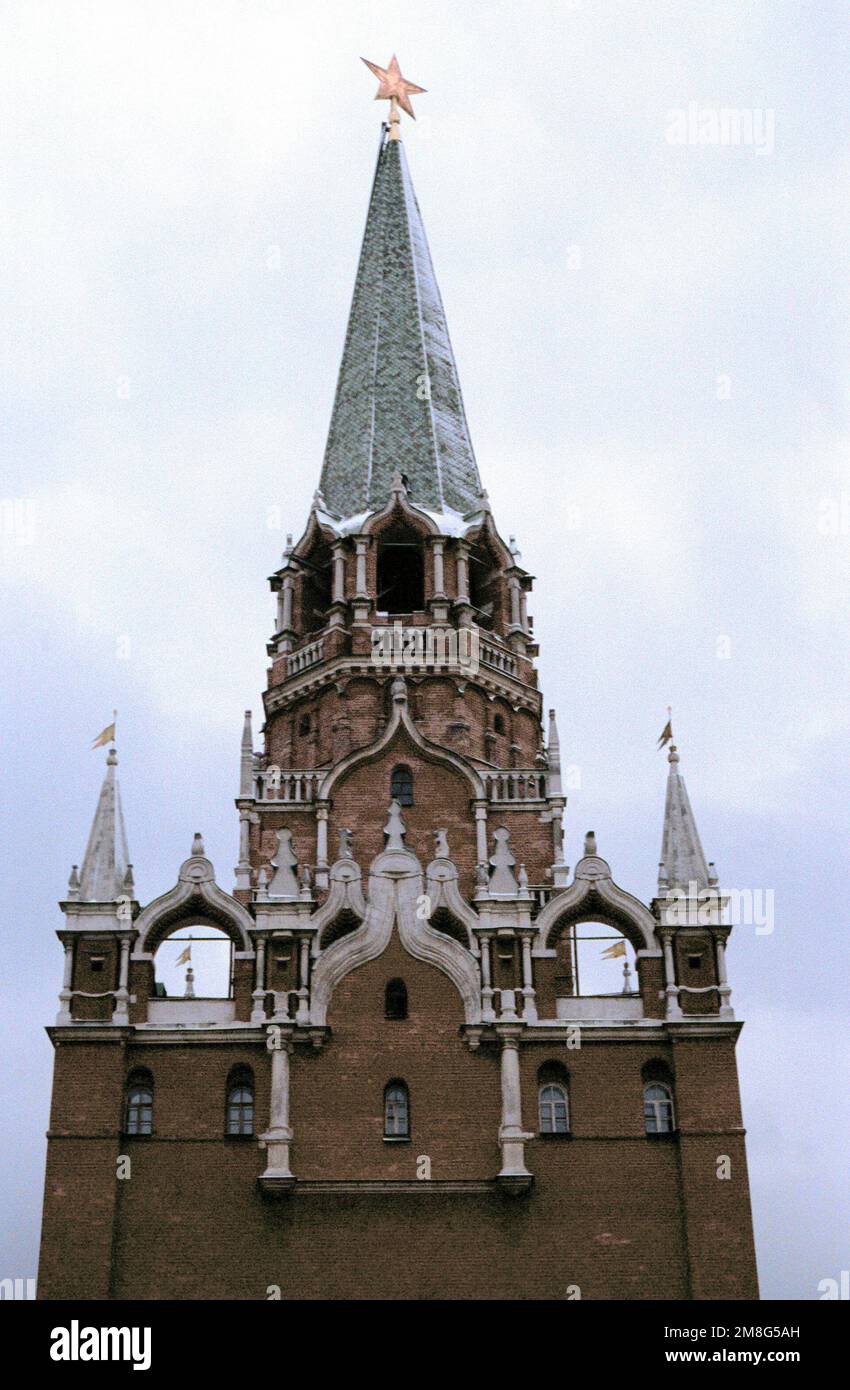 A red star adorns the top of the steeple over the Kremlin gate. Base ...
