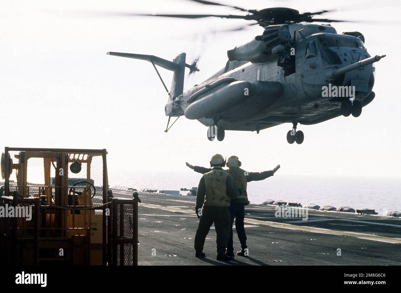 A Marine Heavy Helicopter Squadron 362 (HMH-362) CH-53E Super Stallion ...