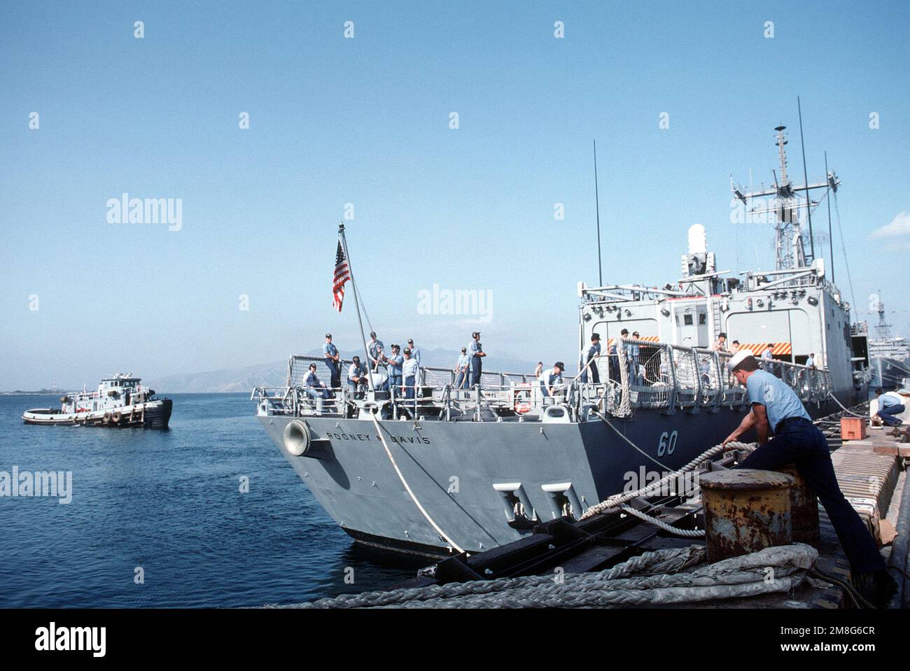 Uss rodney m davis ffg 60 hi-res stock photography and images - Alamy