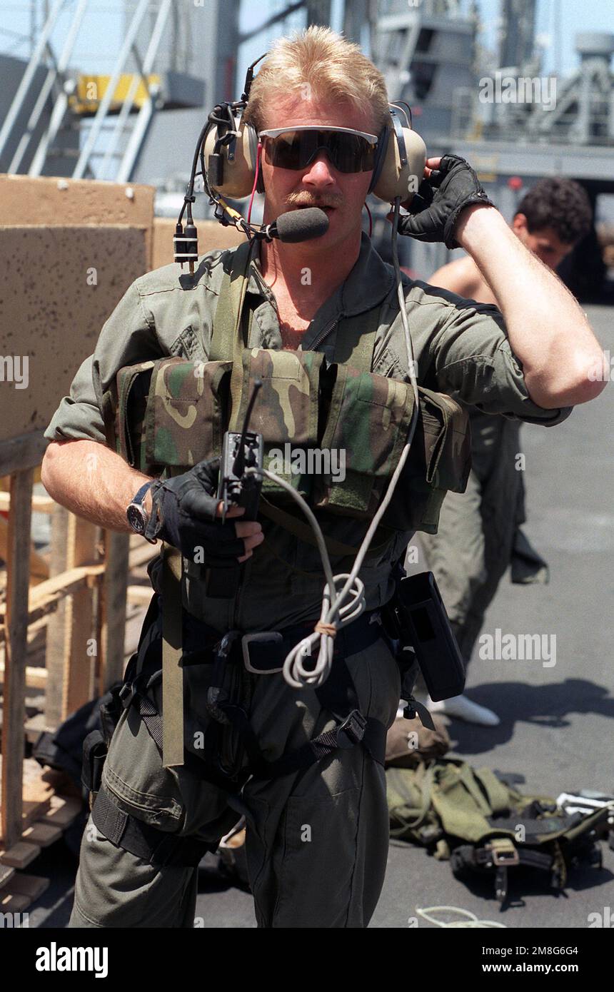 DN-SC-93-03380. Subject Operation/Series: DESERT STORM Country: Red Sea ...