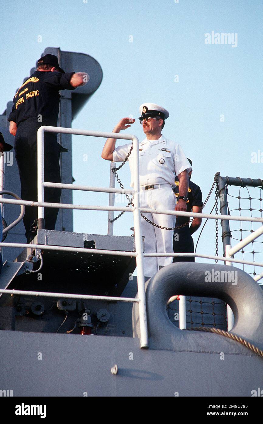 Members of the Fleet Training Group come aboard the amphibious ...