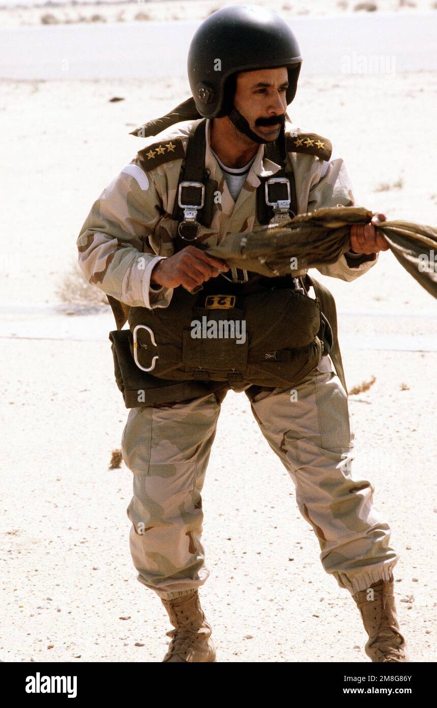 Parachute kuwait hi-res stock photography and images - Alamy