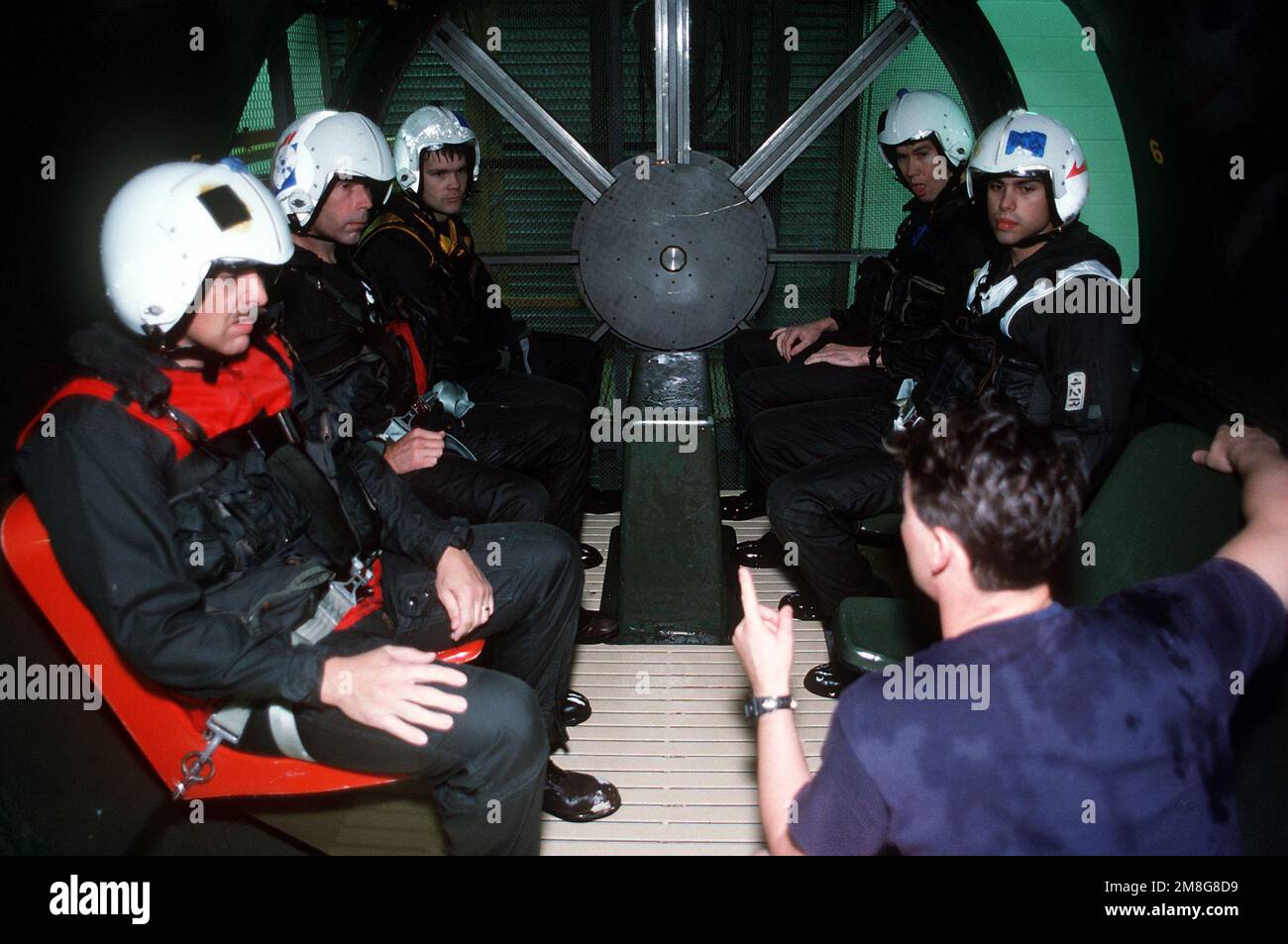 Helo dunker hi-res stock photography and images - Alamy