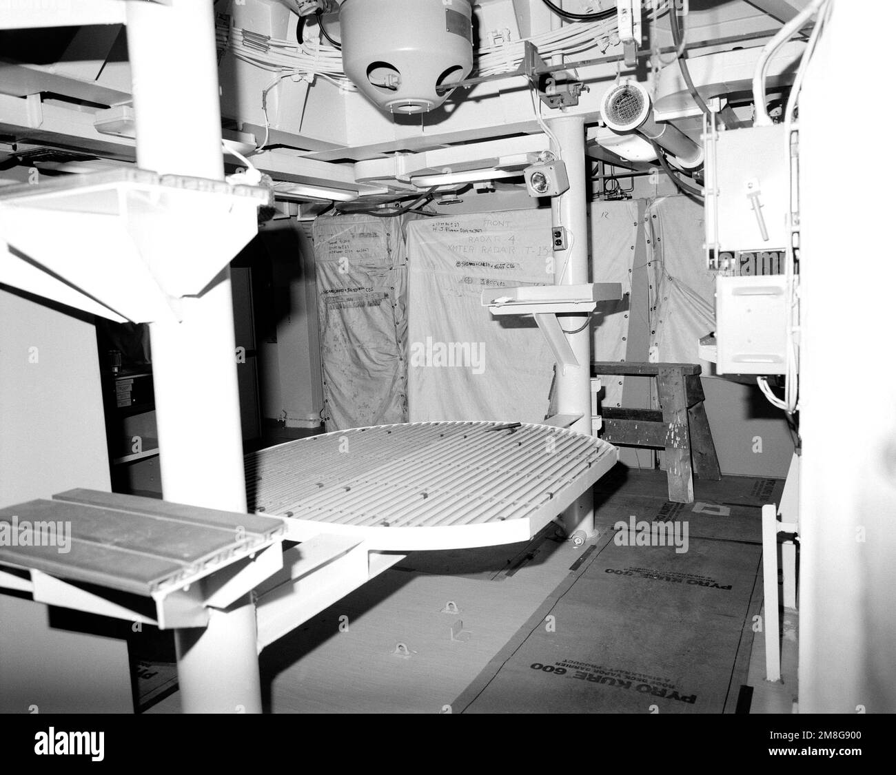 Aegis radar room No. 4 on the guided missile cruiser LAKE ERIE (CG-70 ...