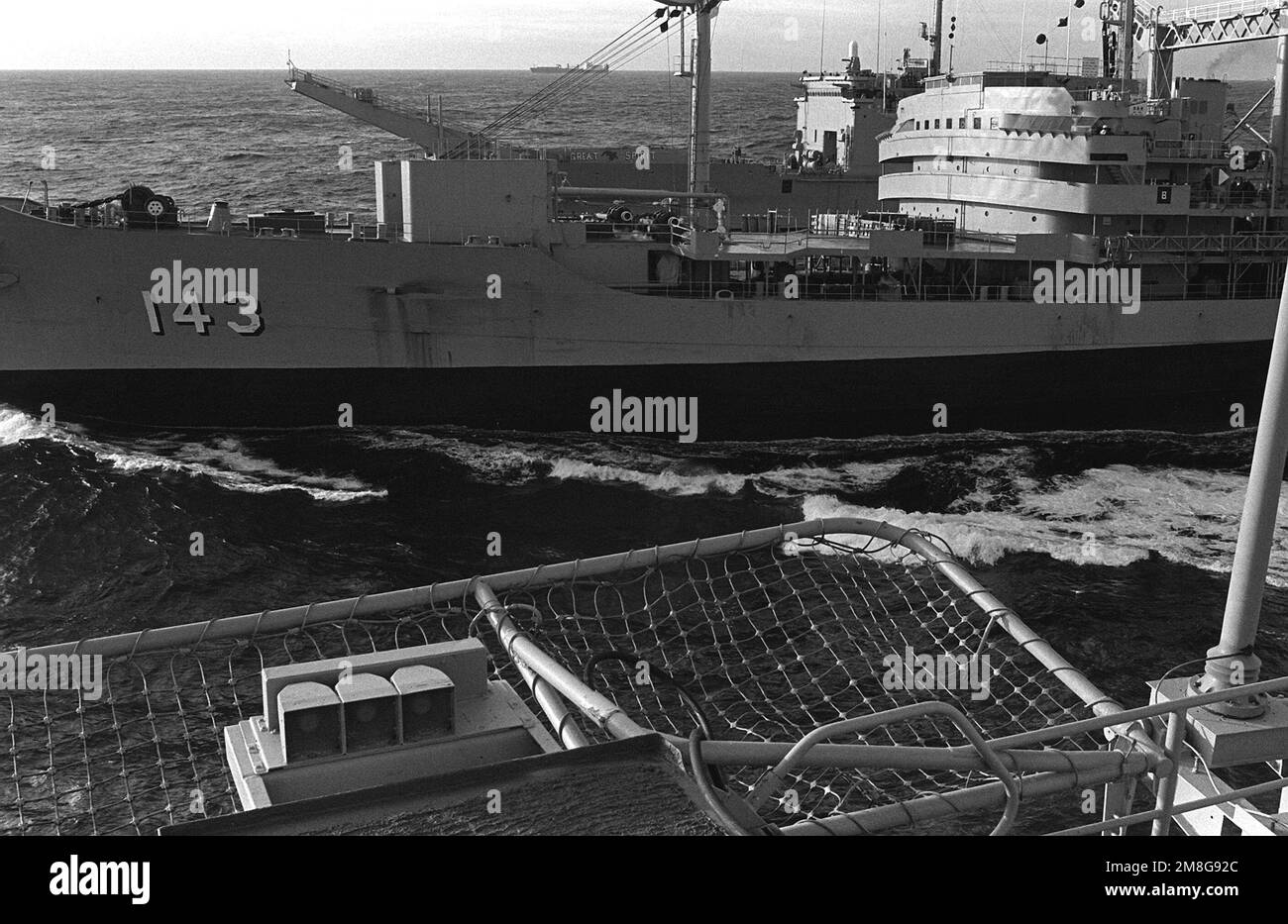 A port side view of the fore section of the fleet oiler USNS NEOSHO (T ...