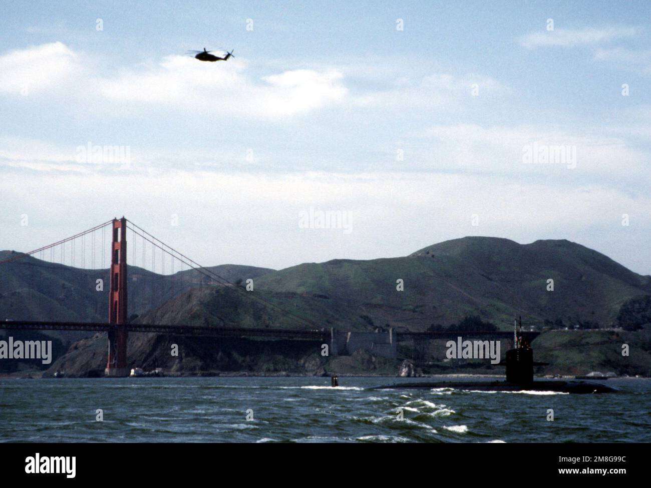A starboard bow view of the nuclear-powered attack submarine USS ...