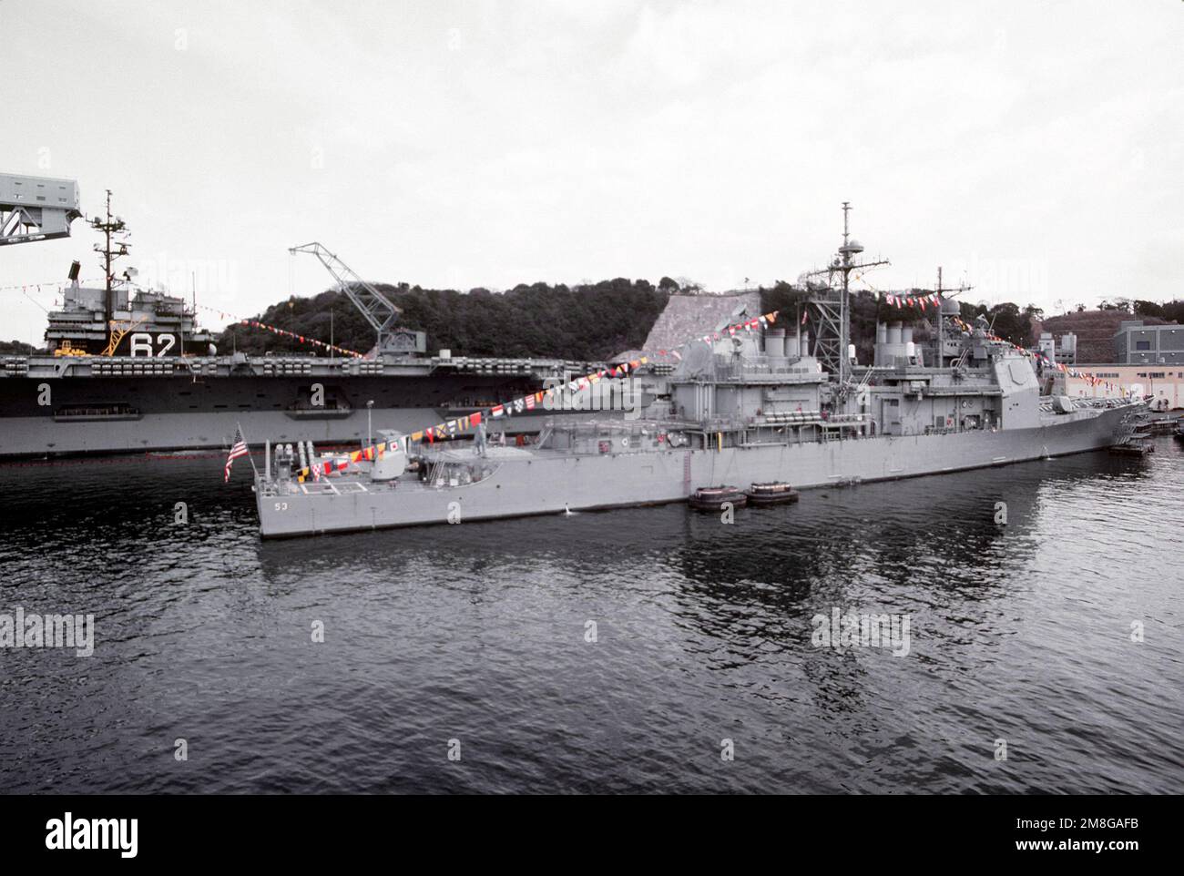 A starboard view of the guided missile cruiser USS MOBILE BAY (CG-53 ...