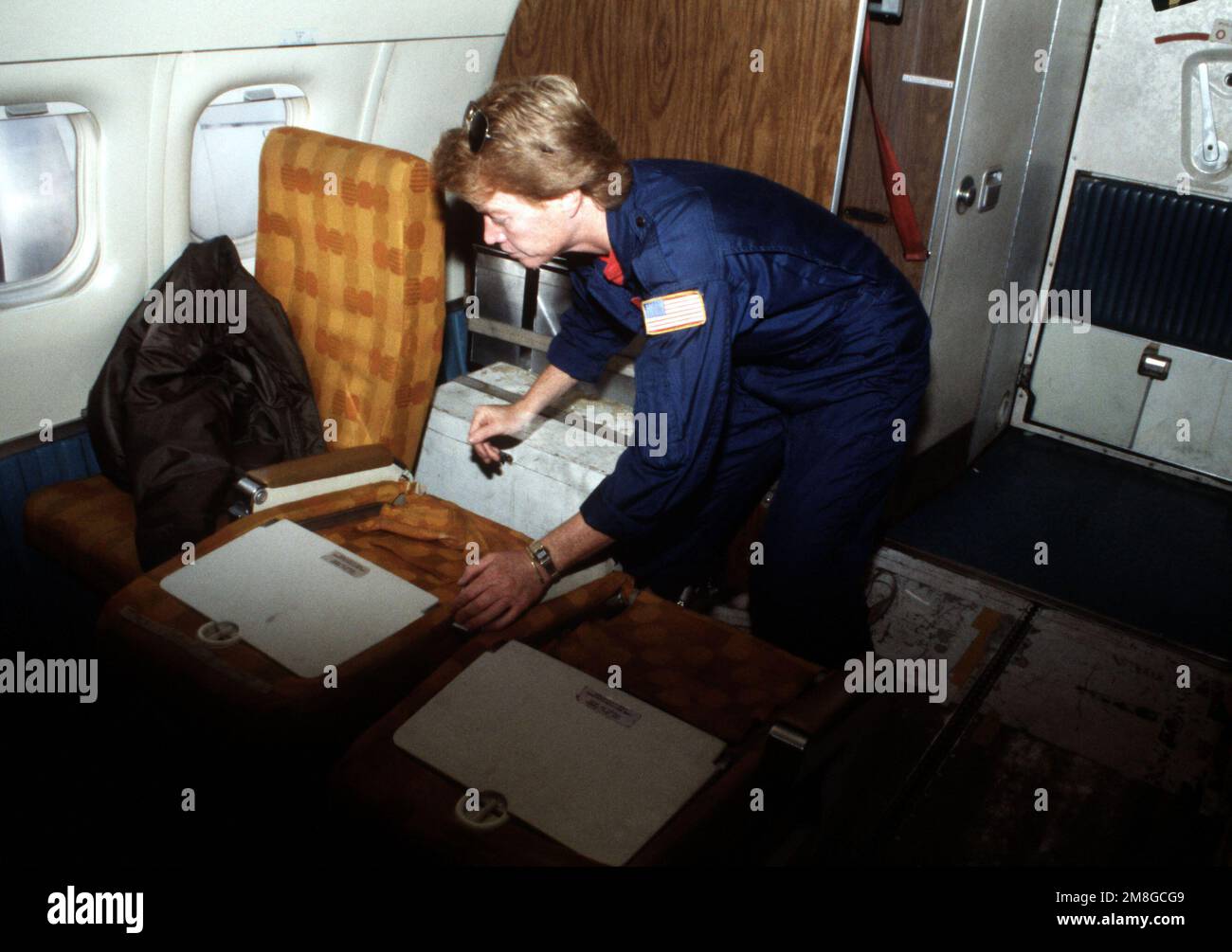 Aviation Machinist's Mate 2nd Class Janet Stanke, loadmaster for Fleet ...