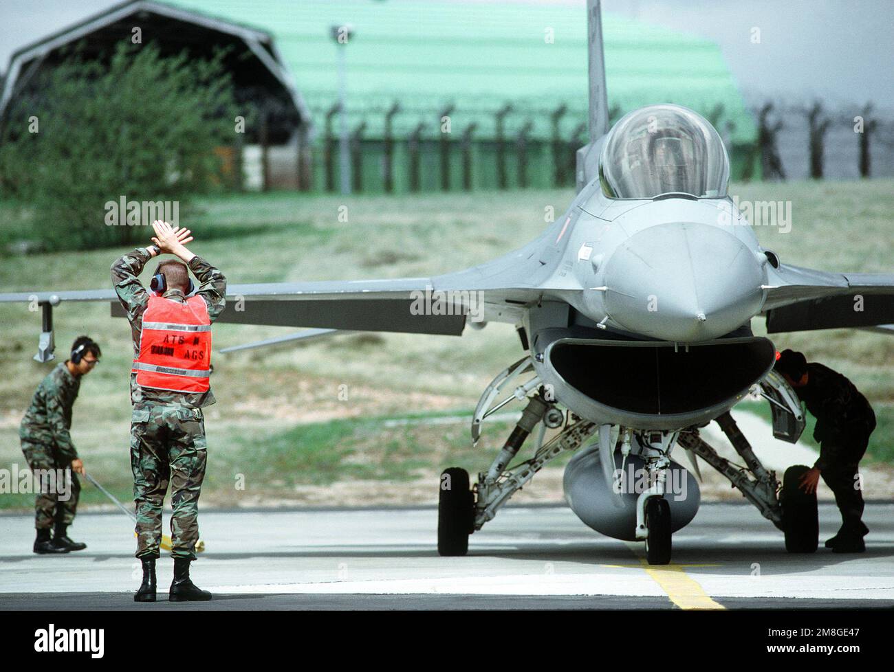 Ground to air signals hi-res stock photography and images - Alamy