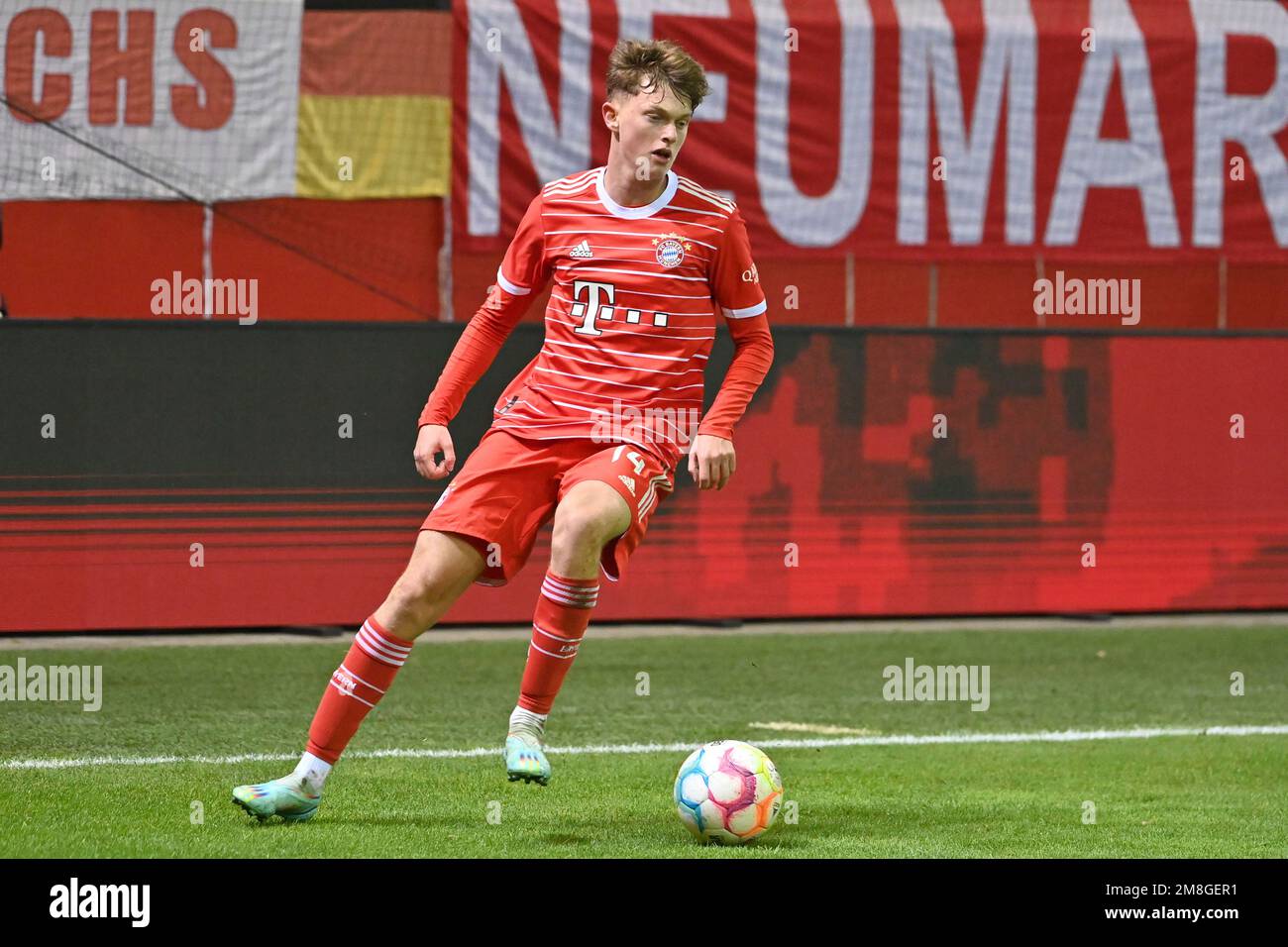 Paul WANNER (FC Bayern Munich), action, single action, single image, cut out, full body shot ...