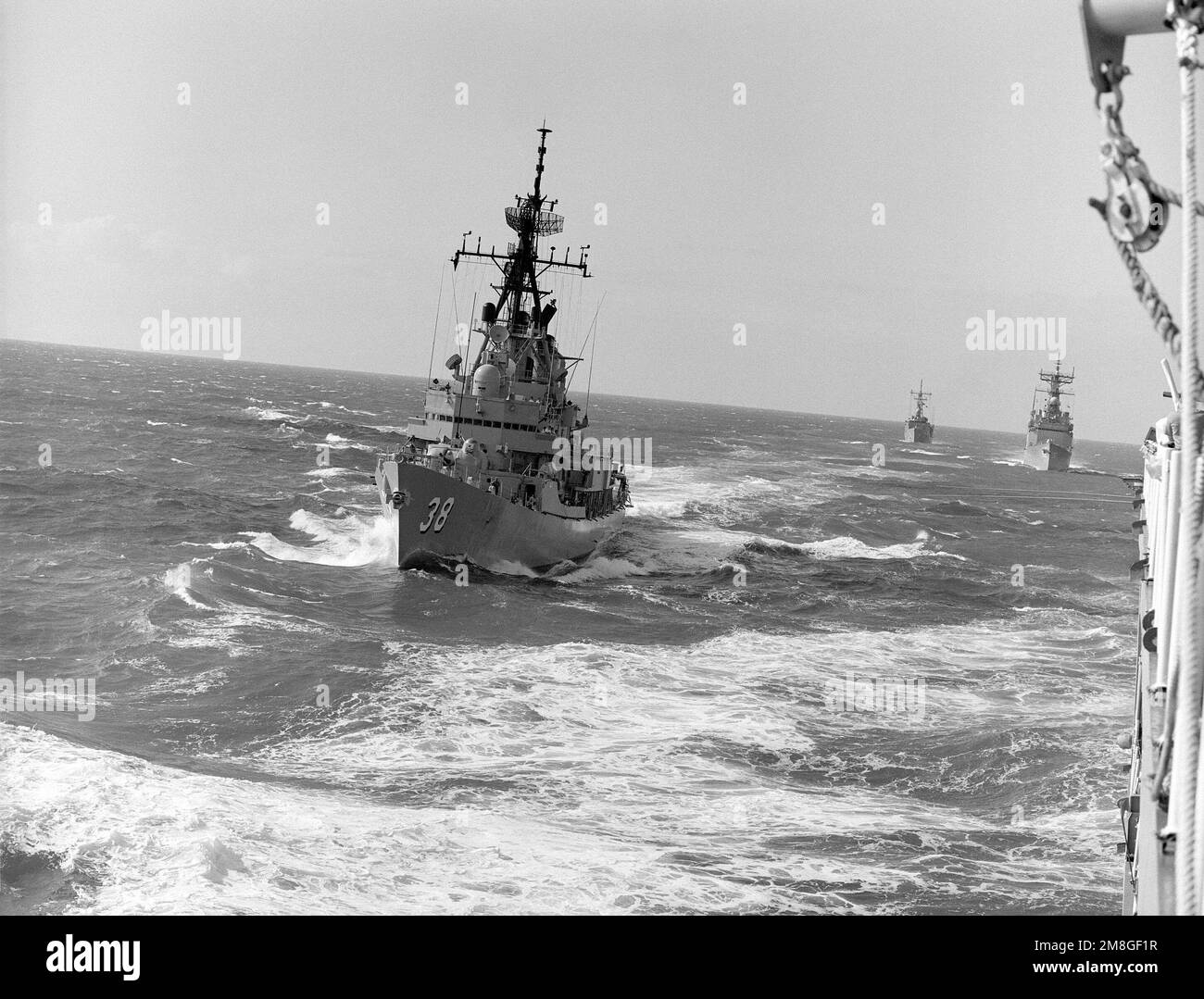 The Australian guided missile destroyer HMAS PERTH (DDG-38) approaches ...