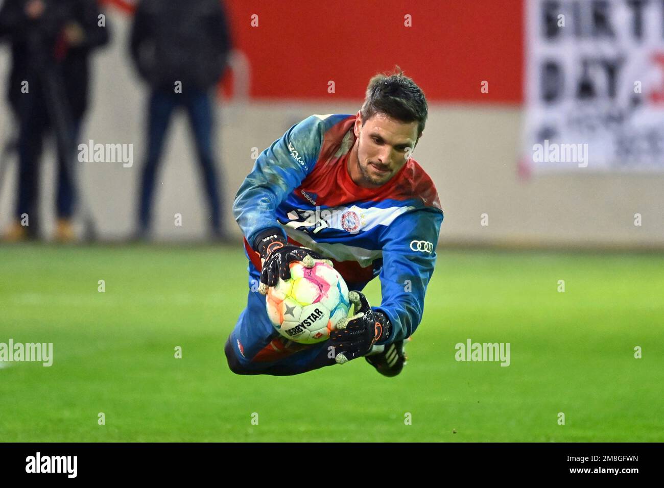 Munich, Deutschland. 13th Jan, 2023. Sven ULREICH, goalkeeper (FC ...