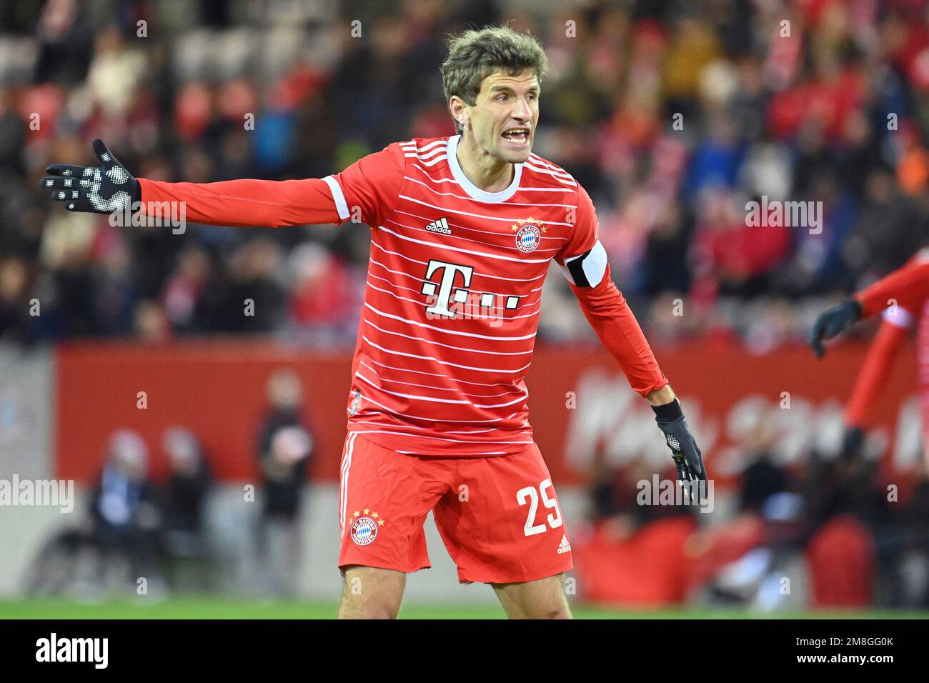 Thomas MUELLER (M?LLER, FC Bayern Munich), gesture, gives instructions, action, single image ...