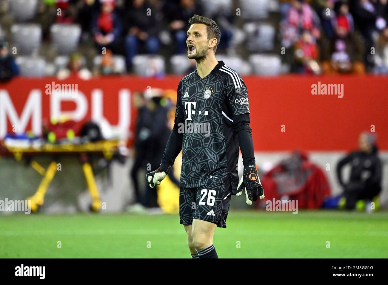 Sven ULREICH, goalkeeper (FC Bayern Munich), action, single image, cut single motif, half figure ...