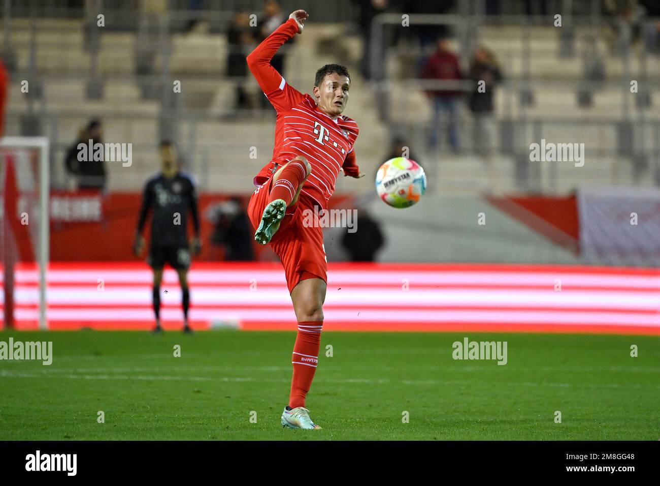 Benjamin PAVARD (FC Bayern Munich), action, single action, single image, cut out, full body shot ...