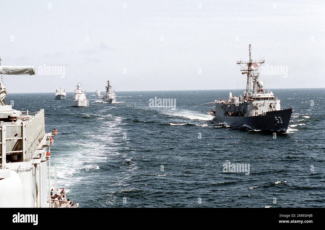 A starboard bow view of the guided missile frigate USS HAWES (FFG-53 ...