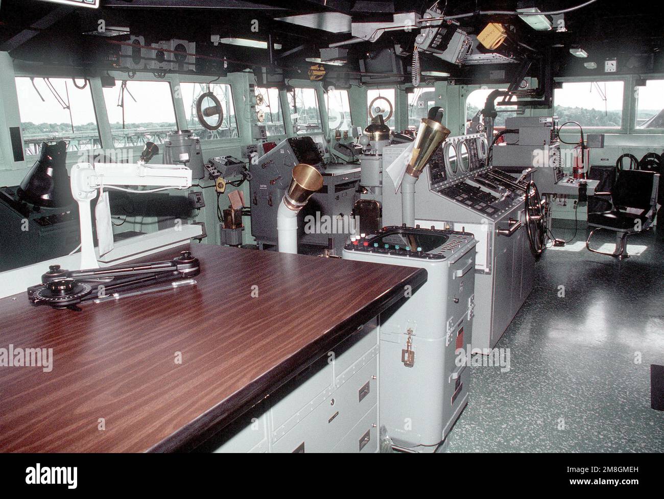 A view of the bridge on the guided missile cruiser USS SHILOH (CG-67 ...