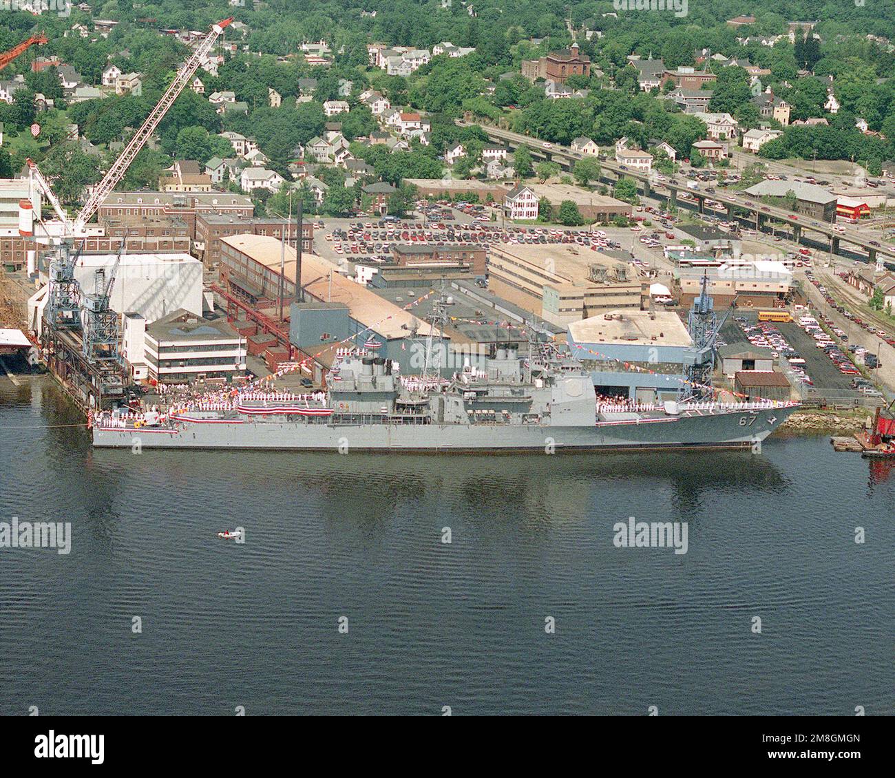 A starboard beam view of the guided missile cruiser USS SHILOH (CG-67 ...
