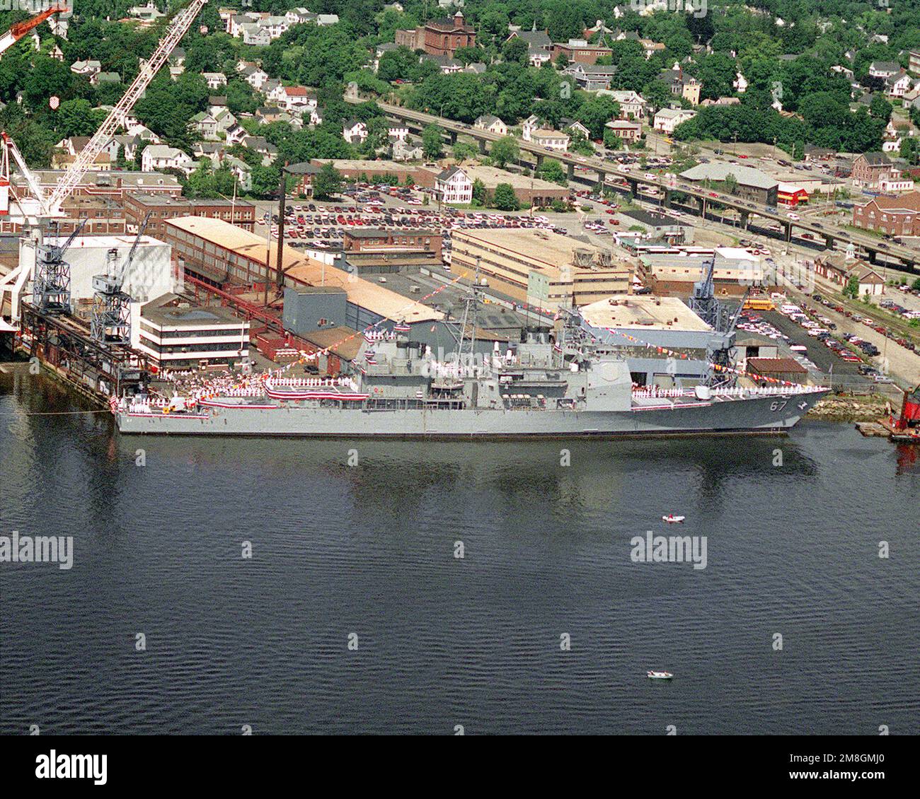 A starboard beam view of the guided missile cruiser USS SHILOH (CG-67 ...