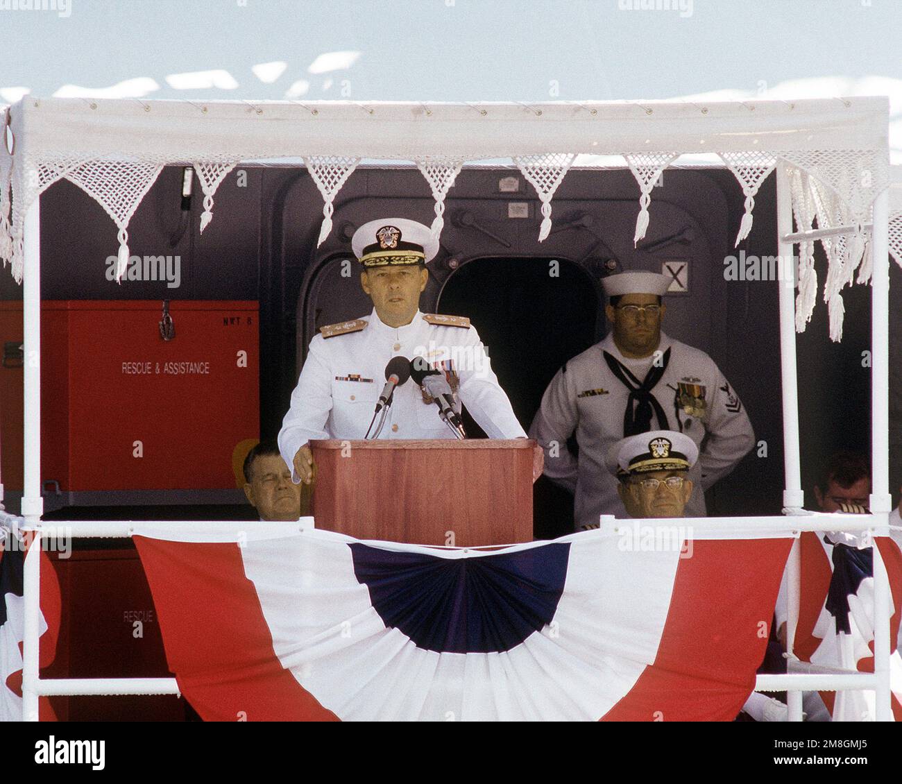 Guided missile cruiser uss shiloh hi-res stock photography and images ...