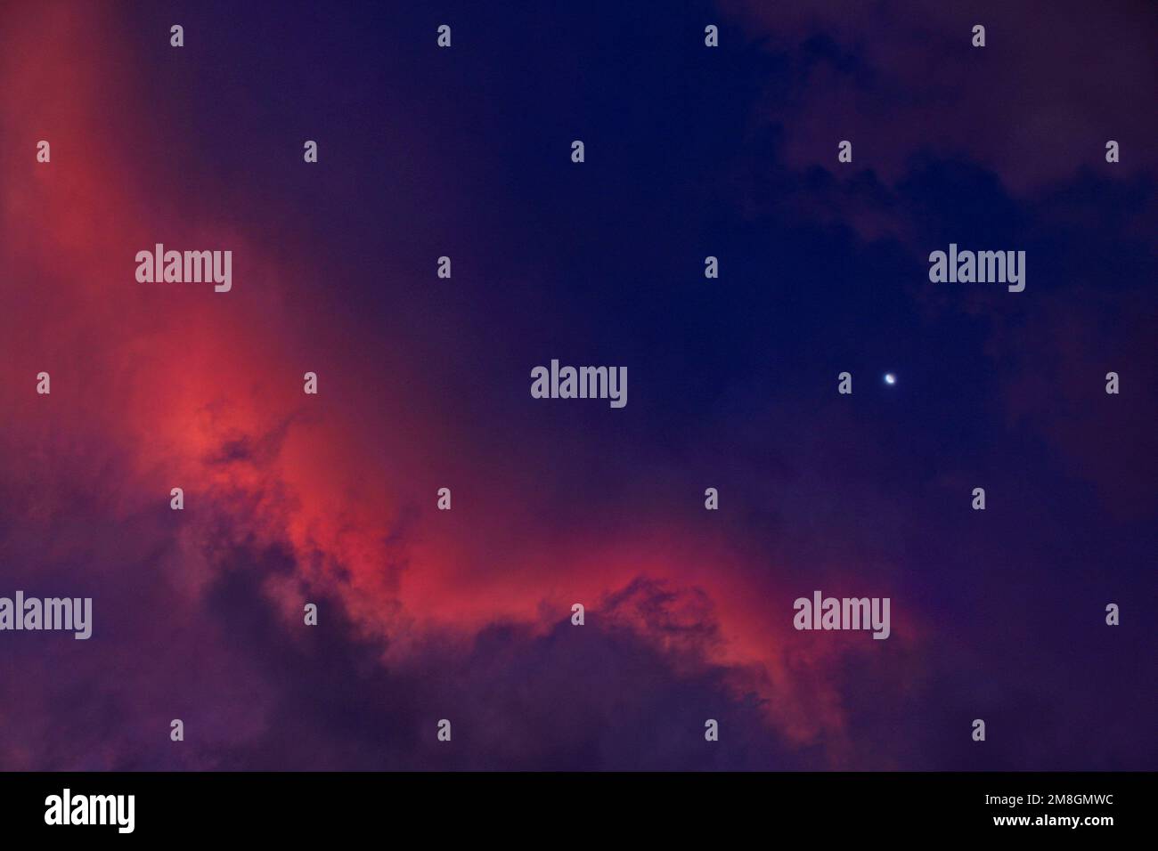 Day to night sky transition hi-res stock photography and images - Alamy