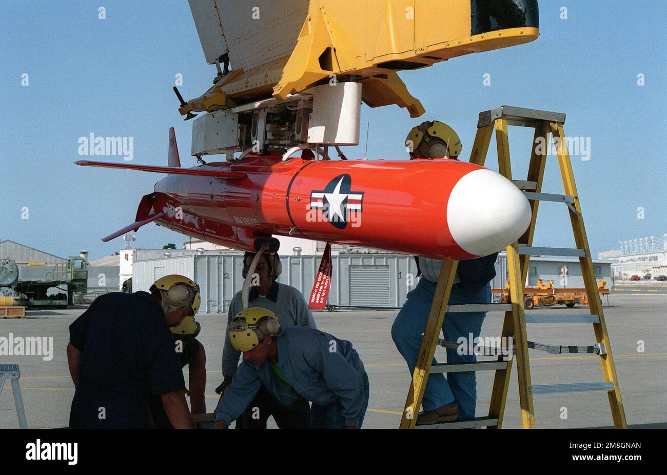 Weapons pylon hi-res stock photography and images - Alamy