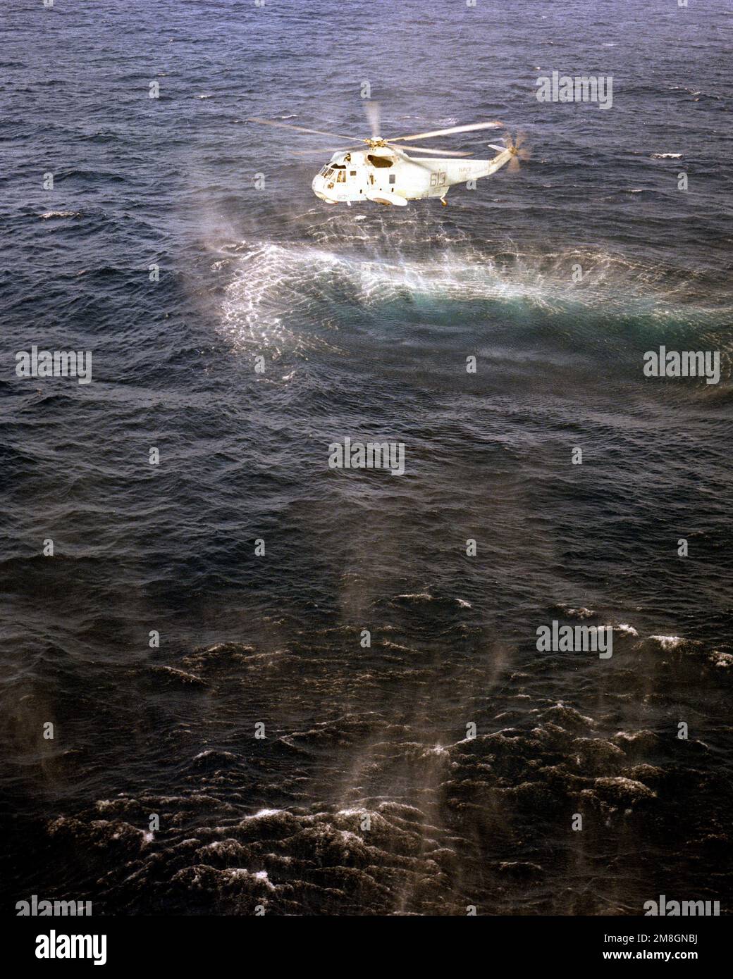 An SH-3H Sea King helicopter of Helicopter Anti-submarine Squadron 85 ...