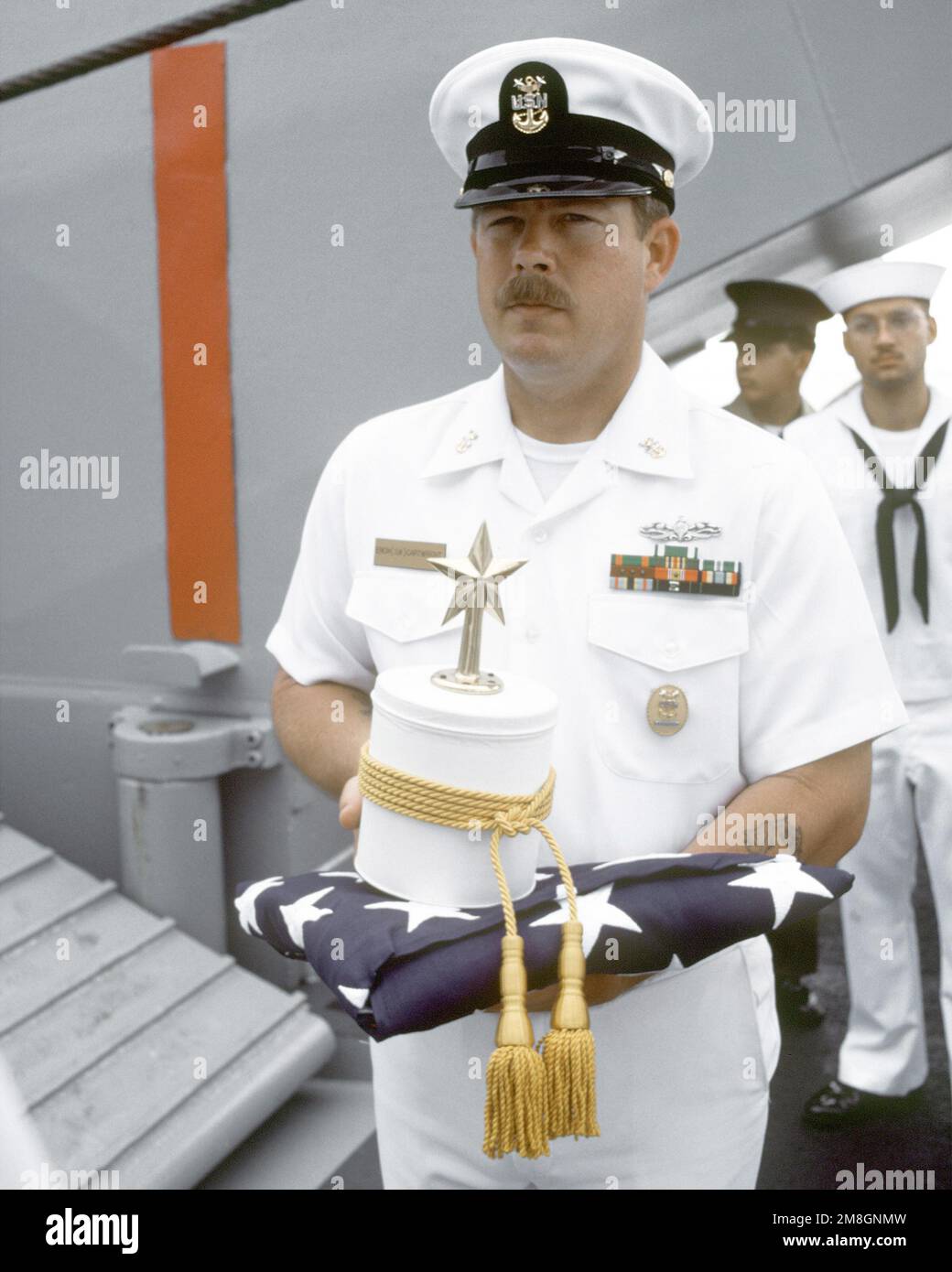 Uss gilbert islands hi-res stock photography and images - Alamy