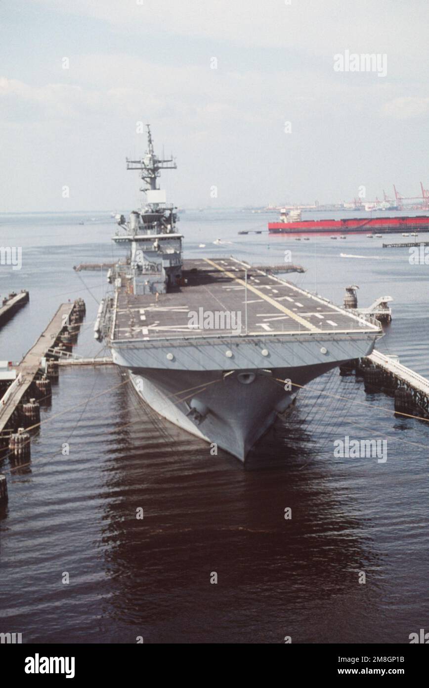 A bow-on view of the amphibious assault ship USS WASP (LHD-1) in the ...