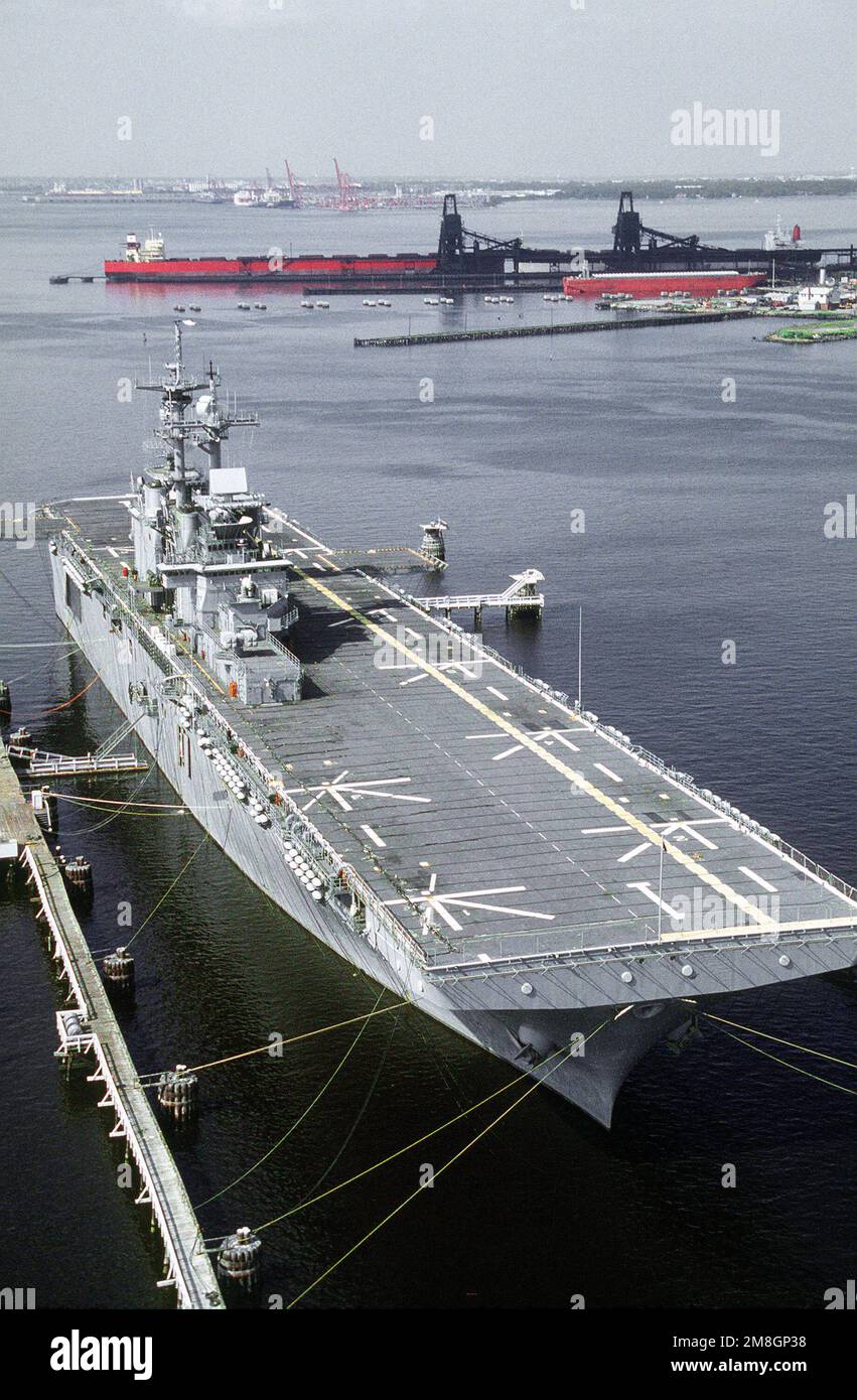 A starboard bow view of the amphibious assault ship USS WASP (LHD-1 ...