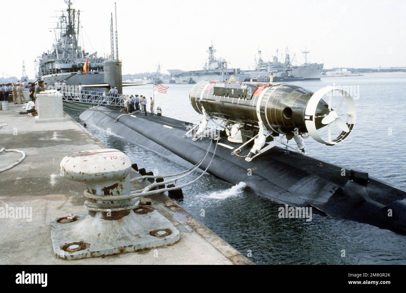 Crewmen on the nuclear-powered attack submarine USS BILLFISH (SSN-676 ...