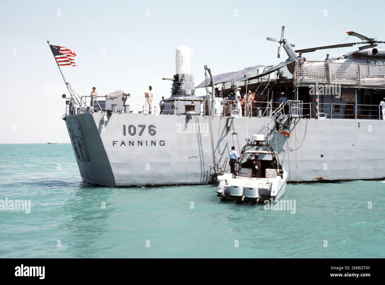 A Kuwaiti patrol boat comes alongside the frigate USS FANNING (FF-1076 ...