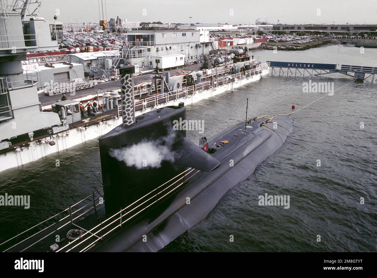 A starboard quarter view of the nuclear-powered attack submarine USS ...