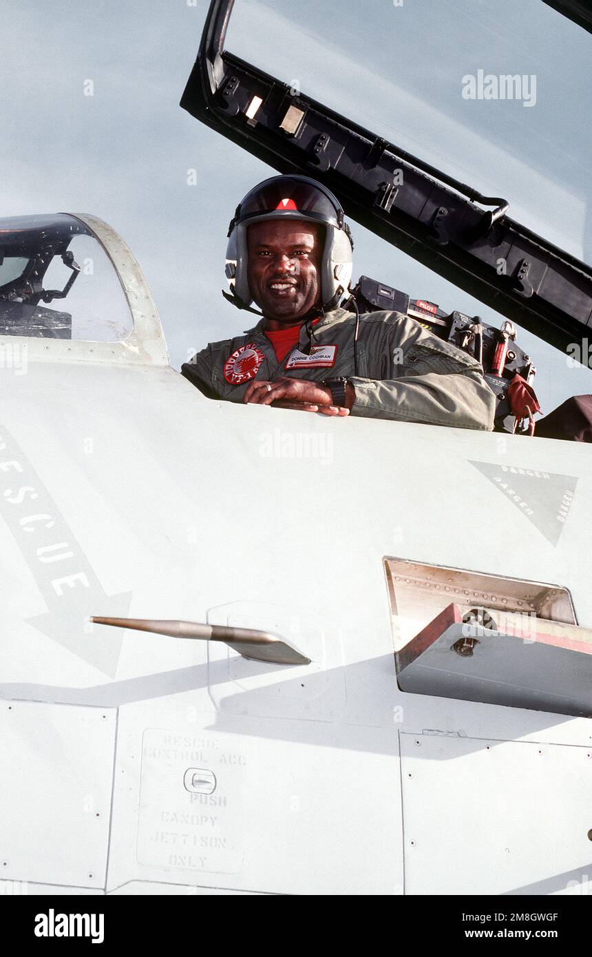 CMDR. Donnie L. Cochran, executive officer of Fighter Squadron 1 (VF-1 ...