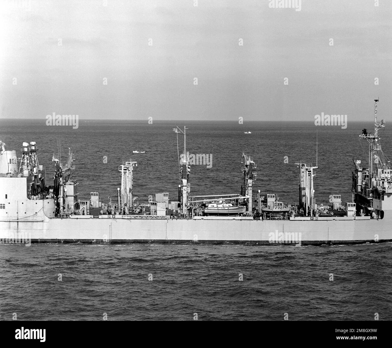 A starboard amidships view of the replenishment oiler USS SAVANNAH (AOR ...