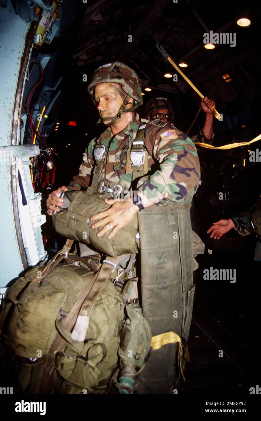 Paratroopers from the 3rd Battalion 325th Infantry Regiment, Vicenza ...