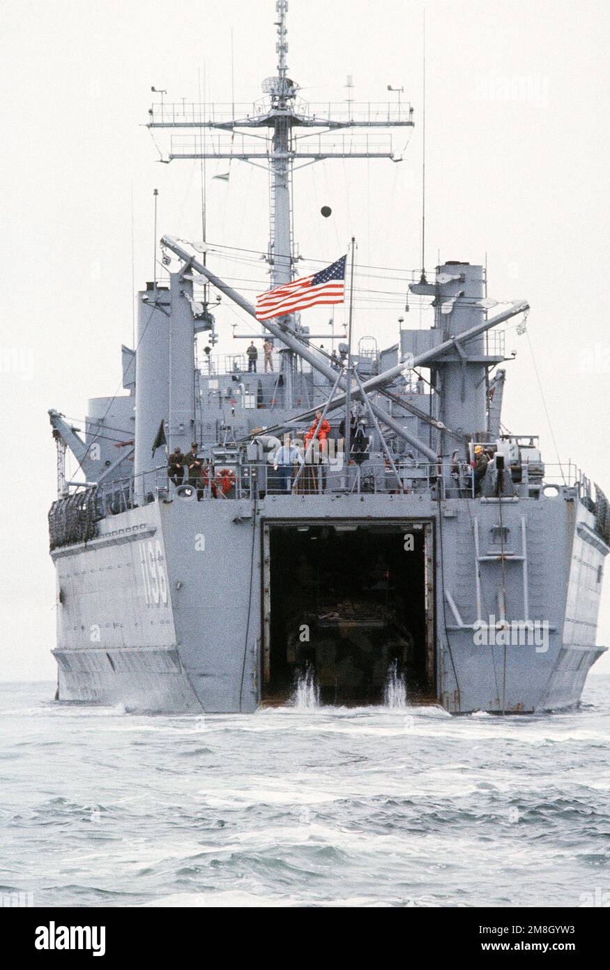 Marine amphibious assault hi-res stock photography and images - Alamy