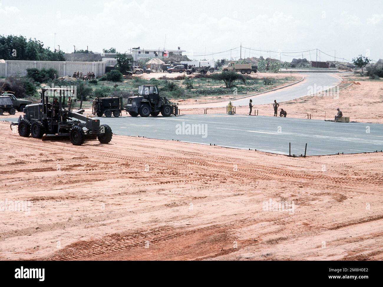 Members of the Naval Mobile Construction Battalion 40 (NMCB-40) work to ...