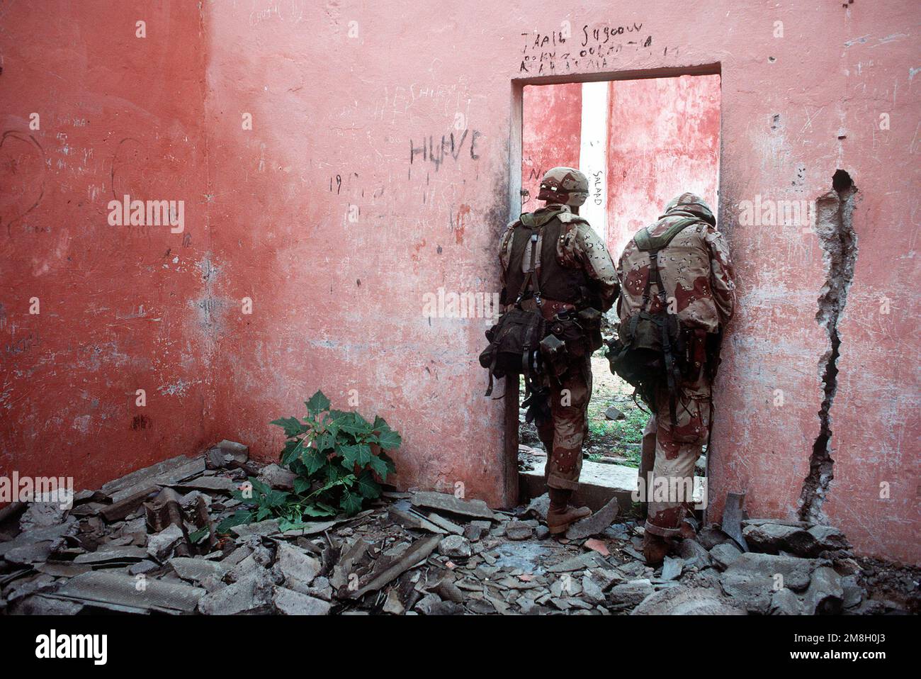 Marines of Task Force Mogadishu enter a building to search for weapons ...