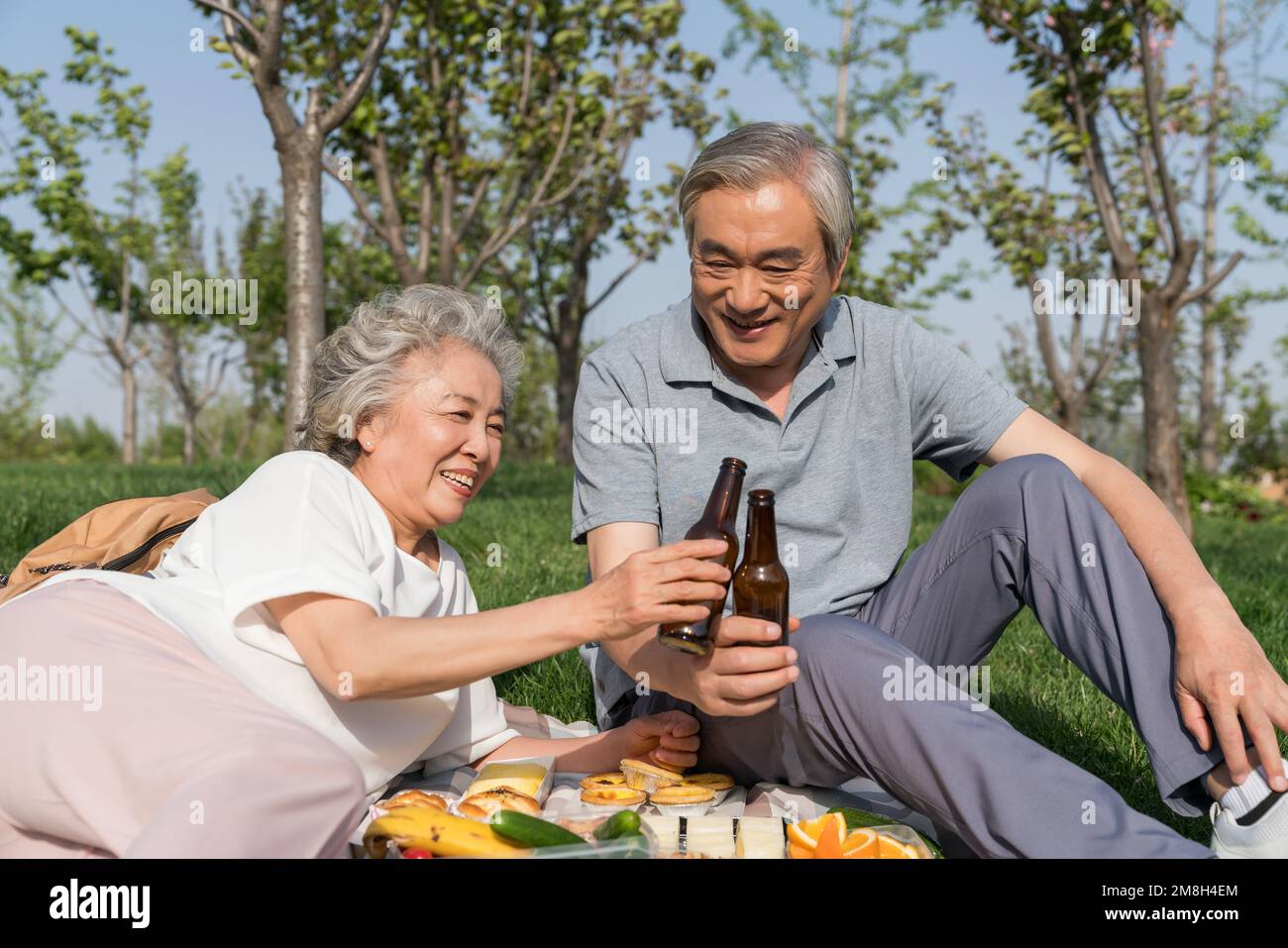 Smiling elderly couple share hi-res stock photography and images - Alamy