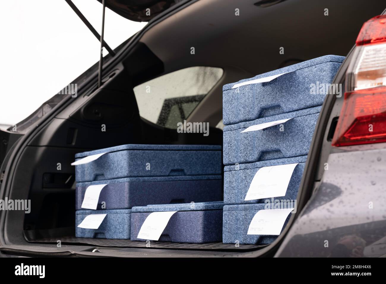 Senior meals van hi-res stock photography and images - Alamy