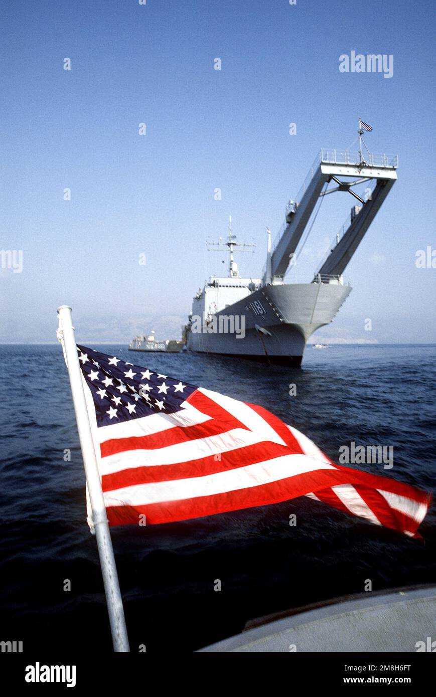 The utility landing craft LCU-1660 maneuvers alongside the tank landing ...
